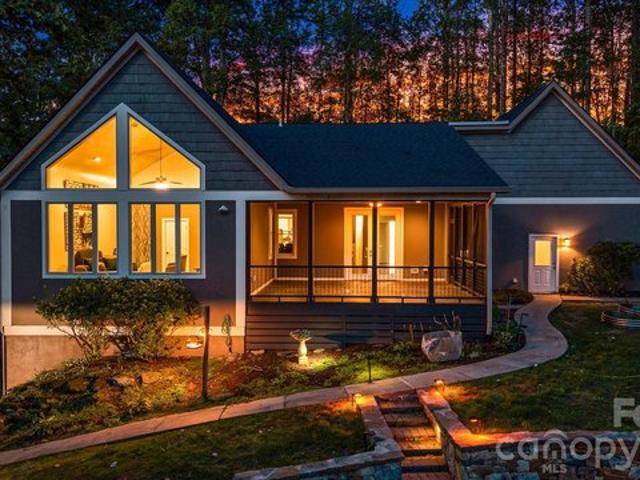 67 Reeses Ridge Ct, Hendersonville, NC 28739