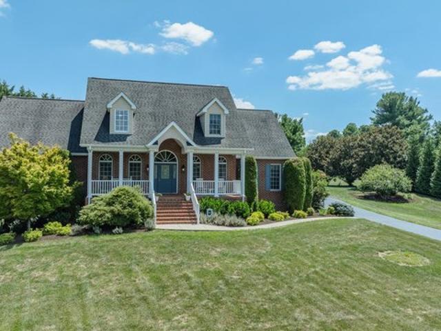 67 Sowder Farm Rd, Troutville, VA 24175