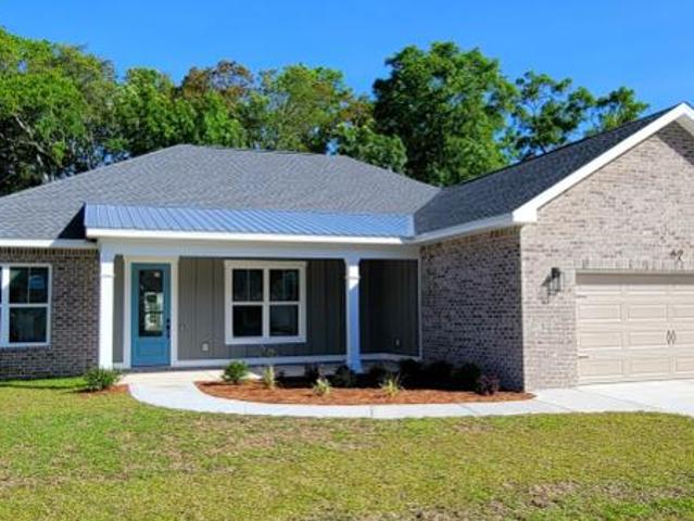 67 Spruce St, Freeport, FL 32439