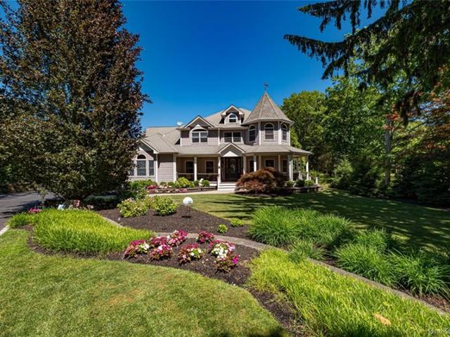 67 Sunny Rd, Saint James, NY 11780