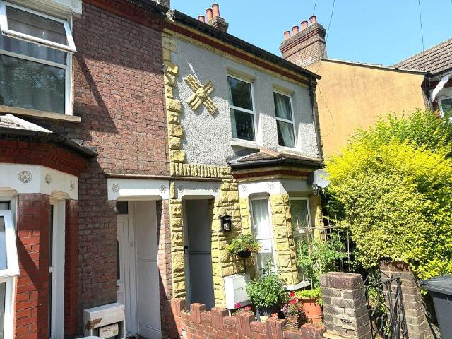 67a Havelock Road, Luton 2 bed property to rent £1,295 pcm £299 pw