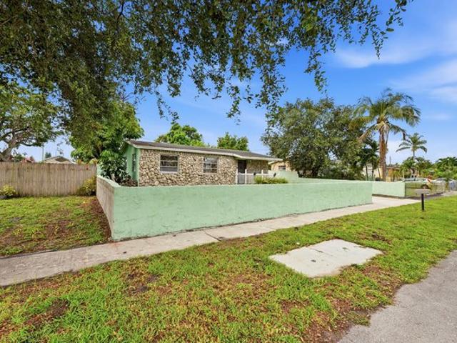 6404 Oak St, Hollywood, FL 33024