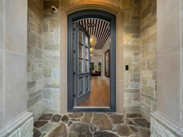 6404 Drawbridge Lane
