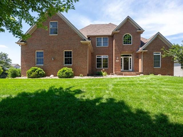 6404 Forest Rd, Davenport, IA 52807