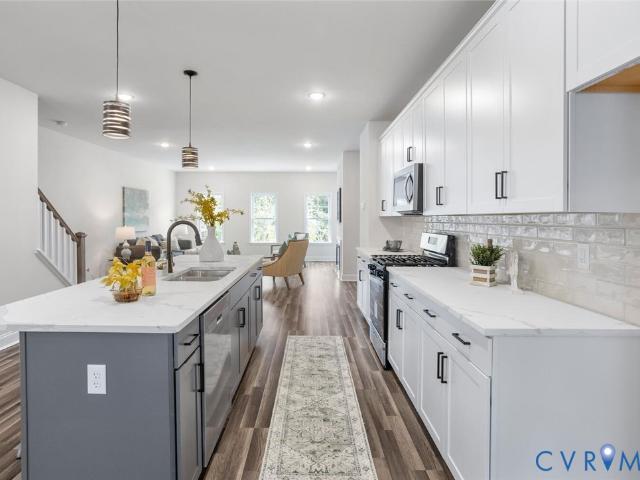 6404 Sanford Springs Cove