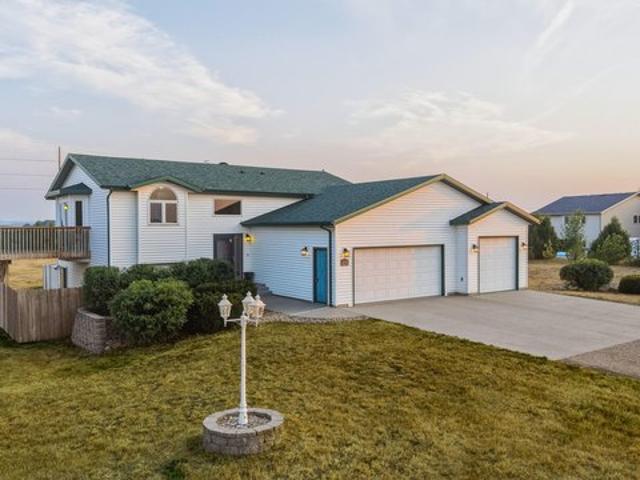 6405 Preston Loop, Bismarck, ND 58504