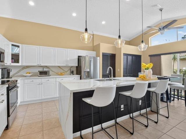 6405 Sand Hills Cir, Lake Worth, FL 33463