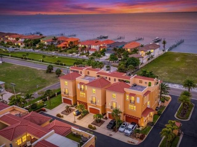 6408 Mayra Shores Ln, Apollo Beach, FL 33572