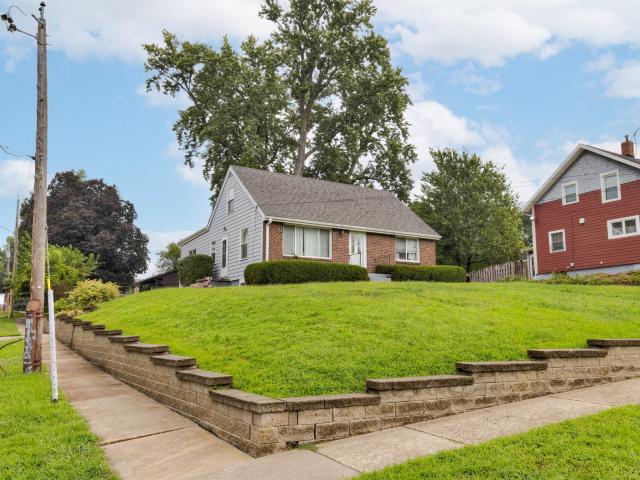 6409 Roseland Drive