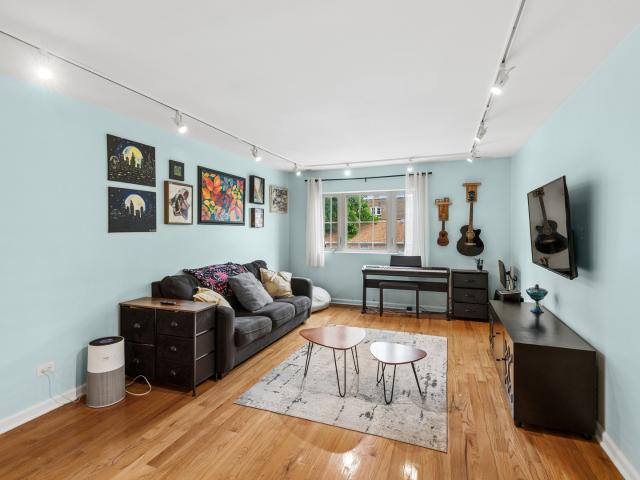 6400 N Sacramento Avenue # 208