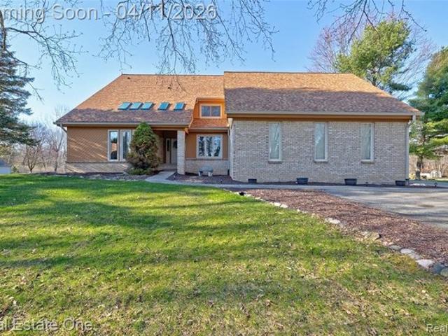 6400 Oak Hill Rd, Brandon, MI 48462