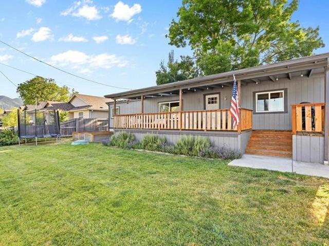 6400 Frost Ln, Talent, OR 97540