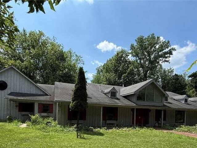6400 Juniper Dr, Amherst, OH 44001