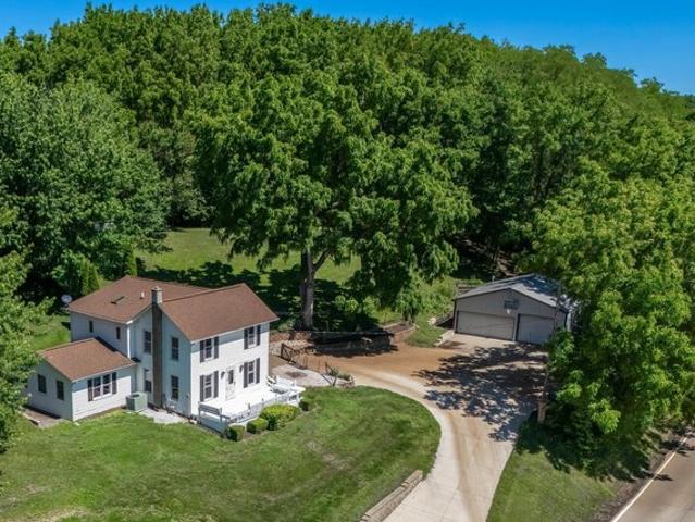 6400 Valley Dr, Bettendorf, IA 52722