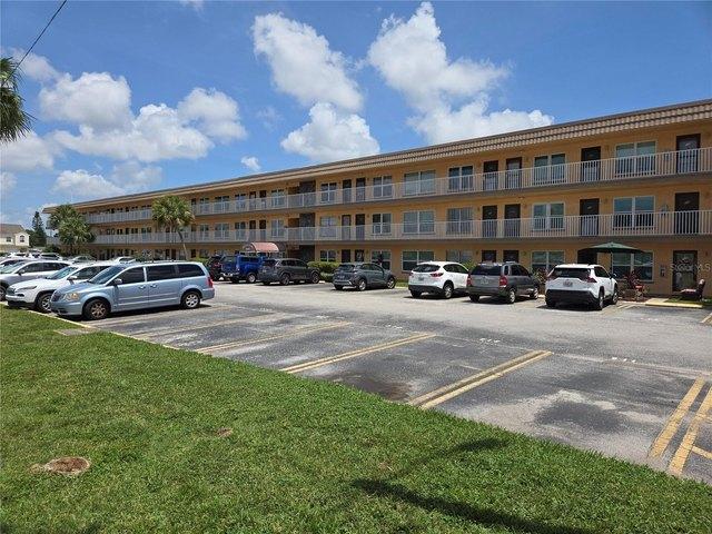 6400 46th Ave N Apt 305, Kenneth City, FL 33709