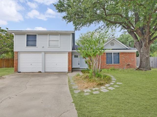 6401 Greenfield Ct, Watauga, TX 76148