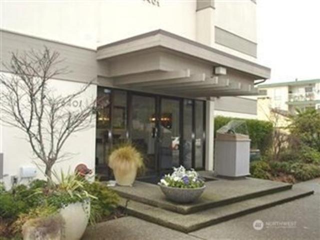 6401 Lake Washington Blvd NE, Unit 303, Kirkland, WA 98033 | MLS #2458