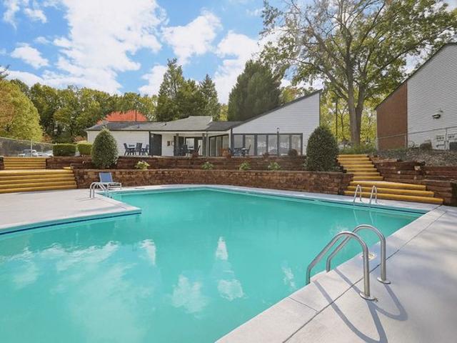 6401 Woodbend Dr, Charlotte, NC 28212