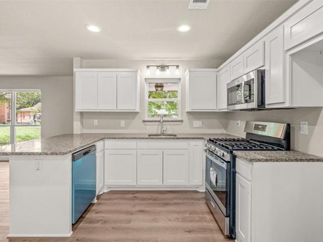 6402 Claude Ct, Fort Worth, TX 76135