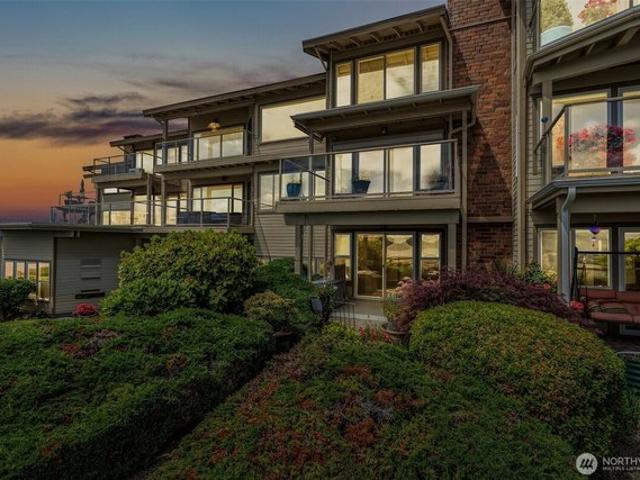 6402 East Side Dr NE Apt 2, Tacoma, WA 98422