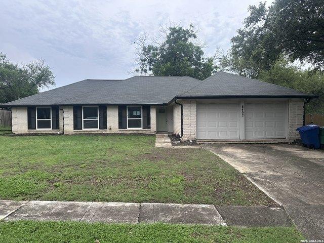 6402 Green Top Dr, San Antonio, TX 78233