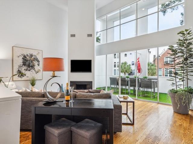 6402 Taggart St, Houston, TX 77007