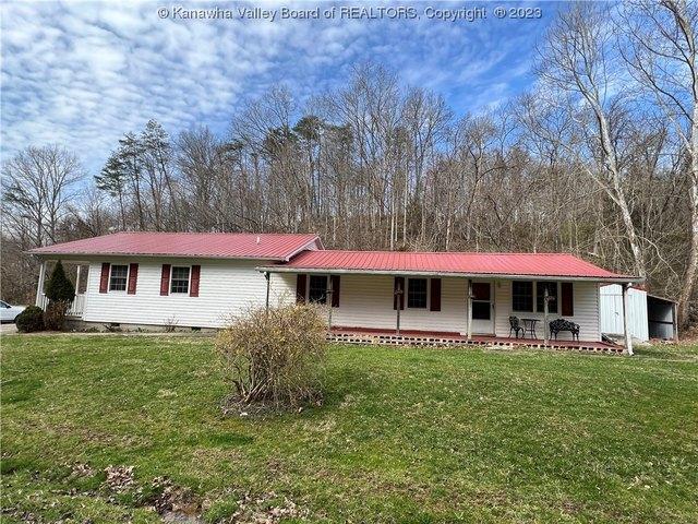6403 Millstone Rd, Apple Grove, WV 25502