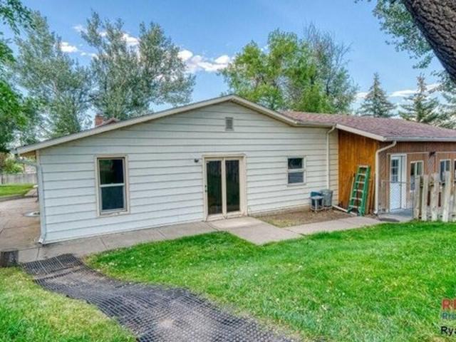 640 12th St W, Gillette, WY 82716