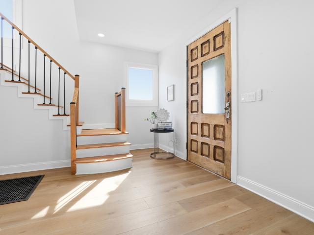 640 E 10th Street