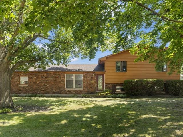 640 Fairway Ln, Sycamore, IL 60178