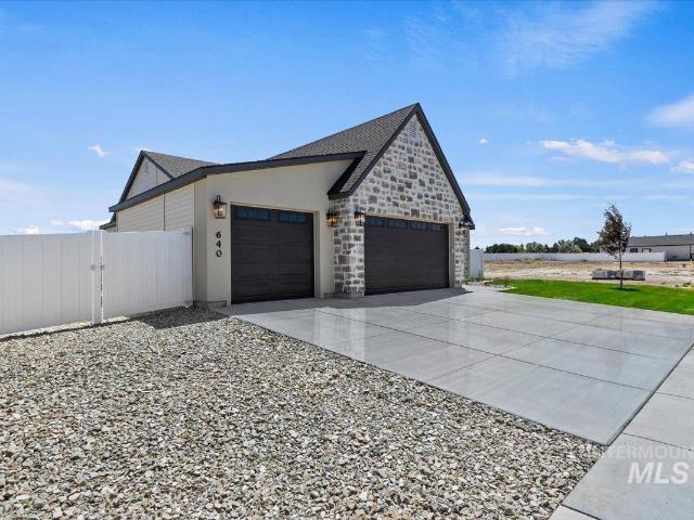 640 Full Moon Way