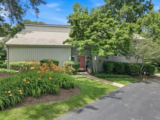 640 Old Barn Rd Apt C, Lake Barrington, IL 60010