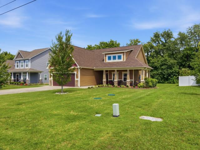 640 Laurel Ln