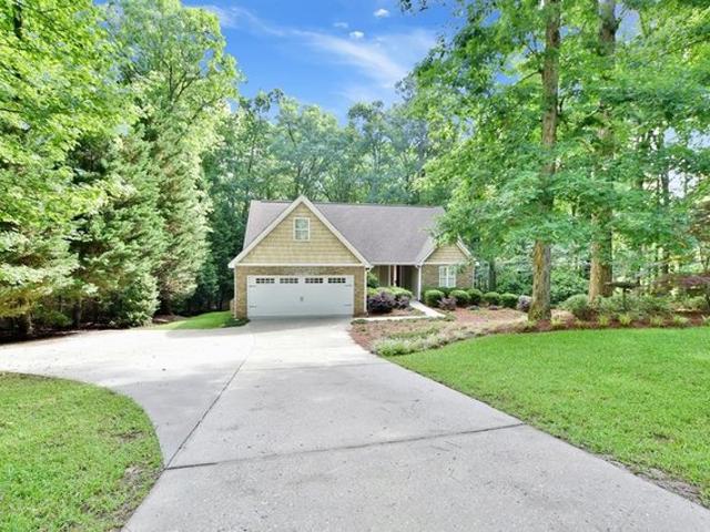 640 Lake Dr, Pine Mountain, GA 31822