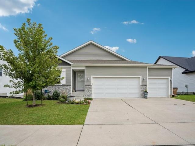 640 S 8th St, Carlisle, IA 50047