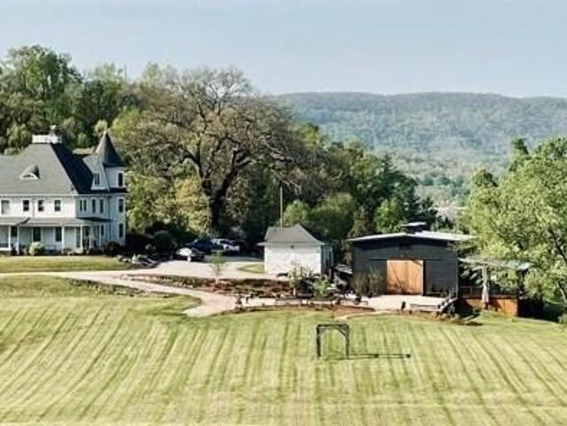640 Pansy Hill Rd, Harriman, TN 37748