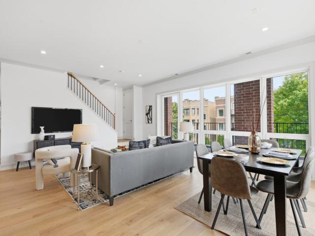 6414 N Francisco Avenue # 101