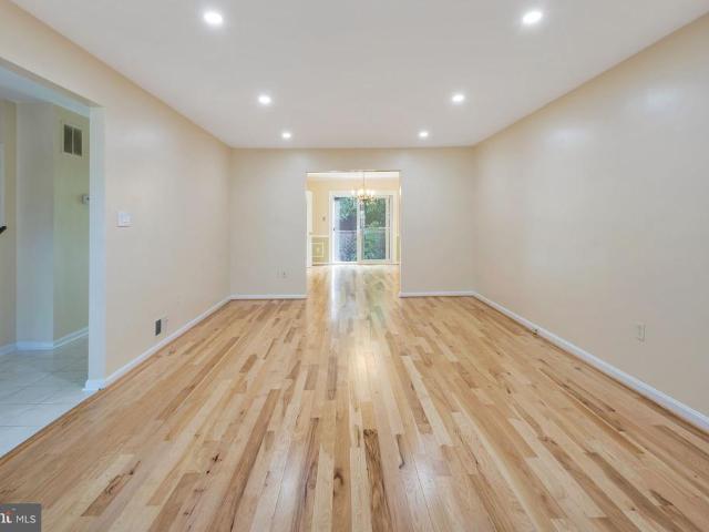 6414 Seven Oaks Court