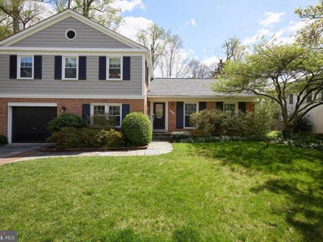 6415 Kenhowe Dr, Bethesda, MD 20817