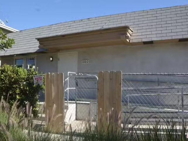 6415 Romaine St Houses in Los Angeles, CA