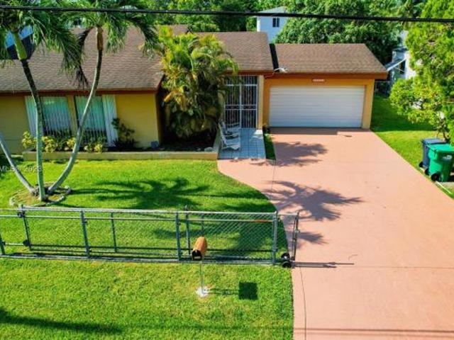 6415 27th St SW, Miami, FL 33155