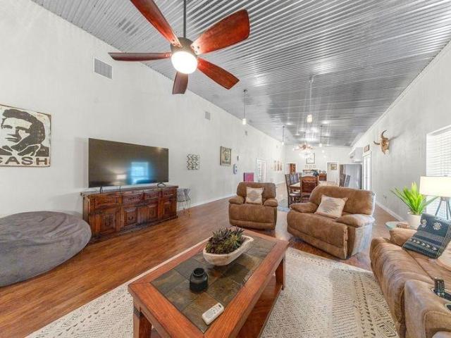 6417 County Road 240, Waelder, TX 78959 | MLS #9261