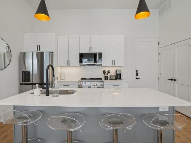6418 Maple 2 Bedroom Apartment for Rent at 6418 Maple Ave, Dallas, TX 75235