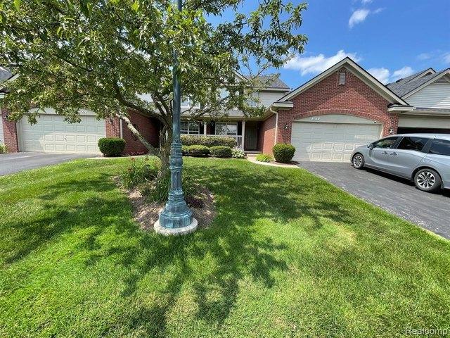 6418 Club Ct W, Holly, MI 48439