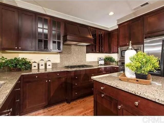 6418 Live Oaks Drive