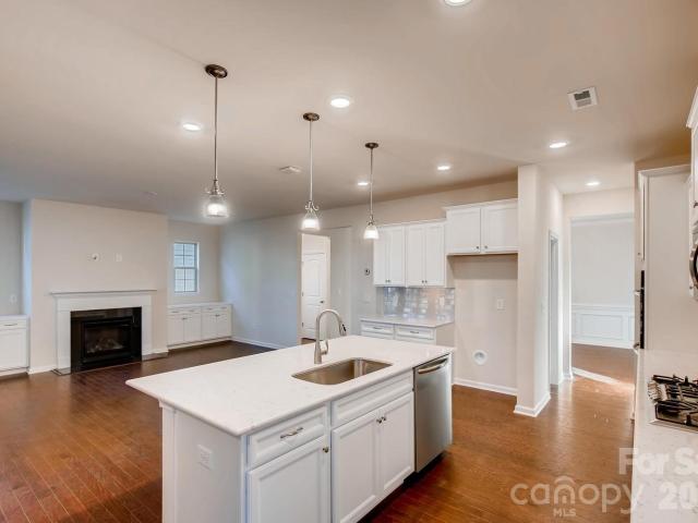 6418 Raffia Road