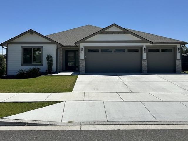 6419 W 32nd Ave, Kennewick, WA 99338