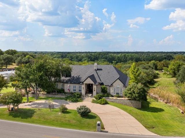 6410 Westover Dr, Granbury, TX 76049