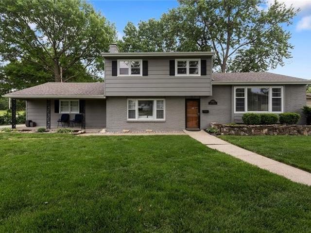 6411 N Highland Ave, Gladstone, MO 64118