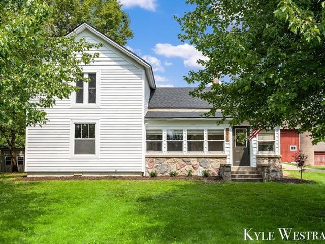 6411 11 Mile Rd NE, Rockford, MI 49341